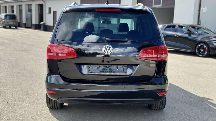 Black Volkswagen Sharan 2012 in Telschi, with an engine capacity of 1.97 L and mileage of 268 thousand km for 8900 €, photo 8 on AUTOMOTO.COM.LV