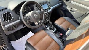 Black Volkswagen Sharan 2012 in Telschi, with an engine capacity of 1.97 L and mileage of 268 thousand km for 8900 €, photo 12 on AUTOMOTO.COM.LV