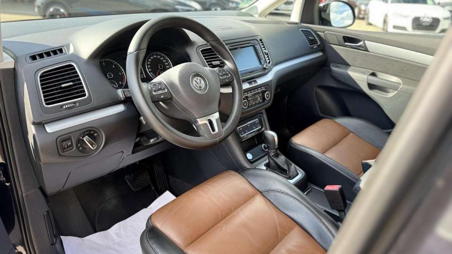 Black Volkswagen Sharan 2012 in Telschi, with an engine capacity of 1.97 L and mileage of 268 thousand km for 8900 €, photo 13 on AUTOMOTO.COM.LV