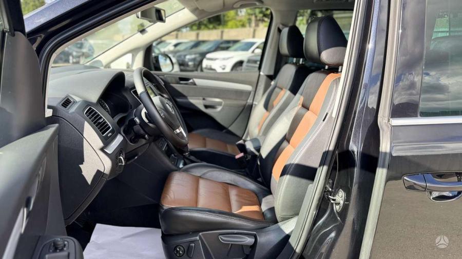 Black Volkswagen Sharan 2012 in Telschi, with an engine capacity of 1.97 L and mileage of 268 thousand km for 8900 €, photo 14 on AUTOMOTO.COM.LV