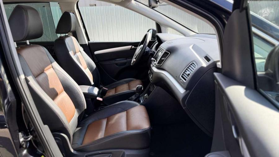 Black Volkswagen Sharan 2012 in Telschi, with an engine capacity of 1.97 L and mileage of 268 thousand km for 8900 €, photo 17 on AUTOMOTO.COM.LV