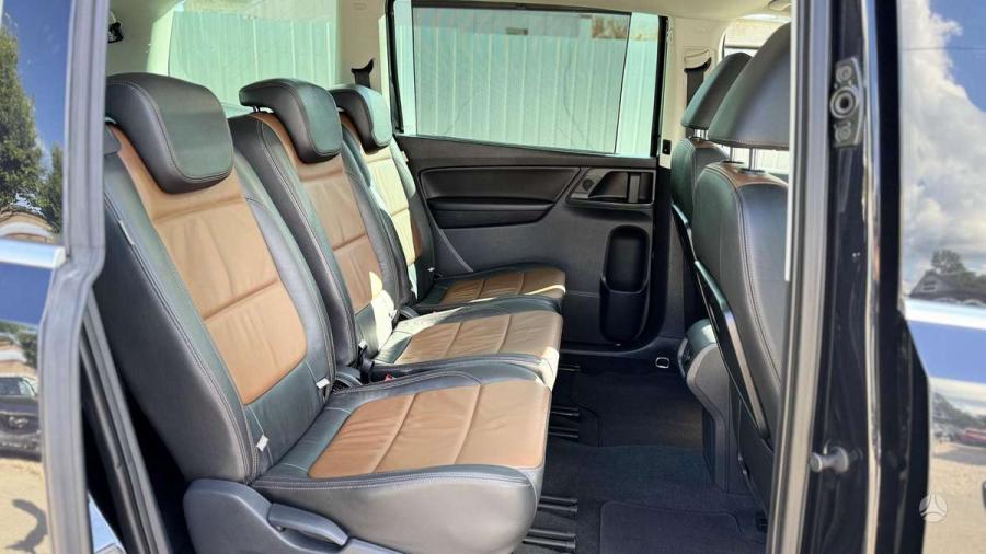 Black Volkswagen Sharan 2012 in Telschi, with an engine capacity of 1.97 L and mileage of 268 thousand km for 8900 €, photo 18 on AUTOMOTO.COM.LV