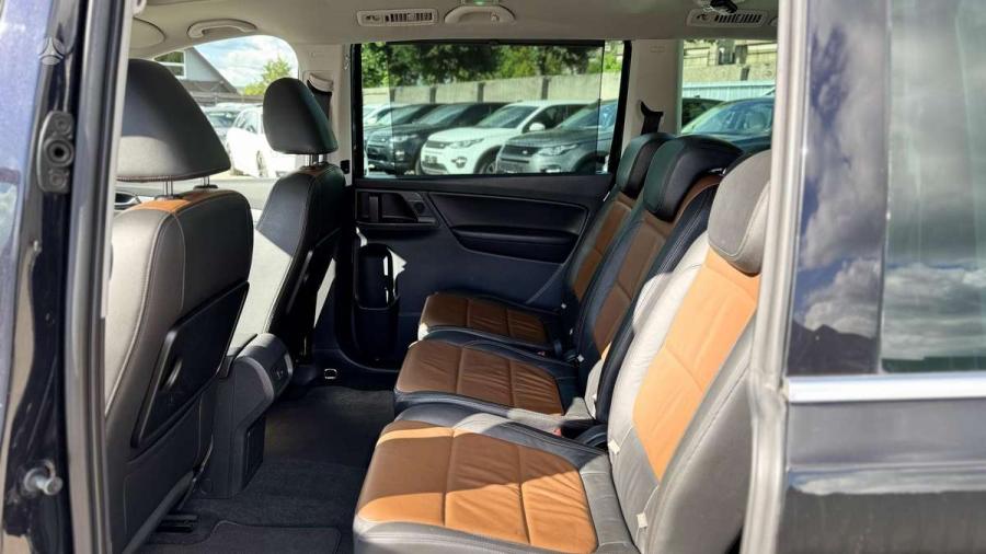 Black Volkswagen Sharan 2012 in Telschi, with an engine capacity of 1.97 L and mileage of 268 thousand km for 8900 €, photo 19 on AUTOMOTO.COM.LV