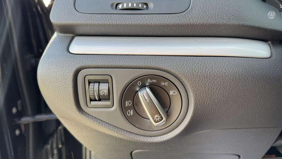 Black Volkswagen Sharan 2012 in Telschi, with an engine capacity of 1.97 L and mileage of 268 thousand km for 8900 €, photo 29 on AUTOMOTO.COM.LV
