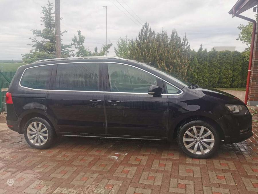 Black Volkswagen Sharan 2012 in Kaunas, with an engine capacity of 1.97 L and mileage of 270 thousand km for 8200 €, photo 3 on AUTOMOTO.COM.LV
