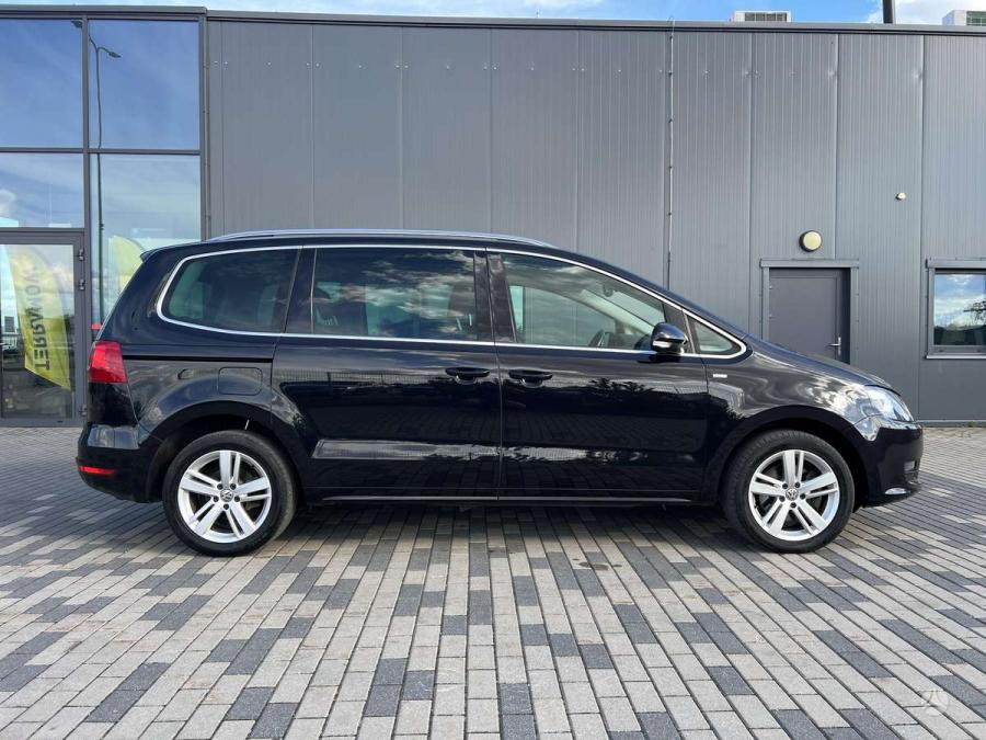 Black Volkswagen Sharan 2012 in Siauliai, with an engine capacity of 1.97 L and mileage of 229 thousand km for 8200 €, photo 5 on AUTOMOTO.COM.LV