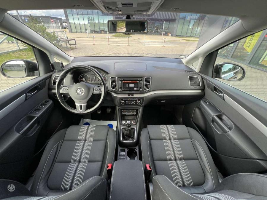 Black Volkswagen Sharan 2012 in Siauliai, with an engine capacity of 1.97 L and mileage of 229 thousand km for 8200 €, photo 15 on AUTOMOTO.COM.LV