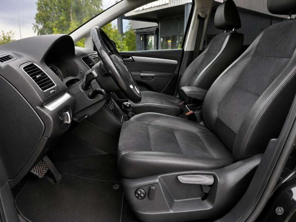 Melns Volkswagen Sharan 2012 Pakruojis, ar dzinēja tilpumu 2.00 L un nobraukumu 250 tūkst. km par 8800 €, foto 8 vietnē AUTOMOTO.COM.LV