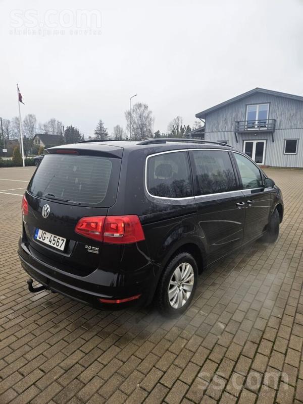 Black Volkswagen Sharan 2013 in Riga, with an engine capacity of 2.00 L and mileage of 309 thousand km for 6500 €, photo 4 on AUTOMOTO.COM.LV
