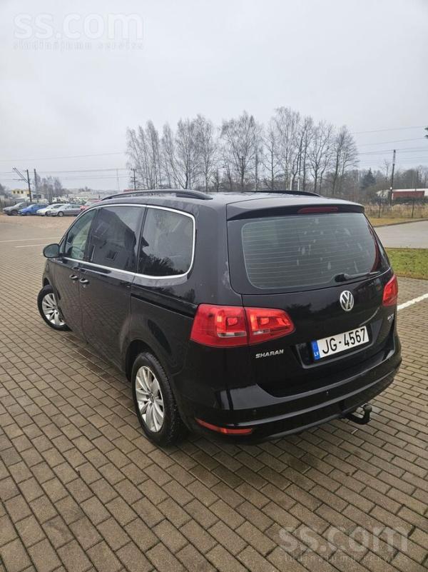 Black Volkswagen Sharan 2013 in Riga, with an engine capacity of 2.00 L and mileage of 309 thousand km for 6500 €, photo 5 on AUTOMOTO.COM.LV