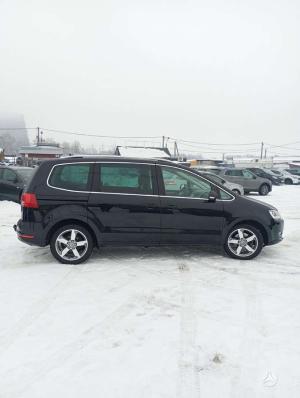 Black Volkswagen Sharan 2013 in Kaunas, with an engine capacity of 1.97 L and mileage of 146 thousand km for 9900 €, photo 6 on AUTOMOTO.COM.LV