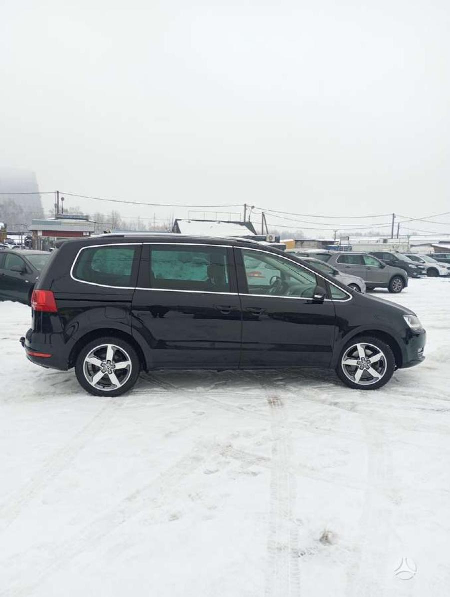 Black Volkswagen Sharan 2013 in Kaunas, with an engine capacity of 1.97 L and mileage of 146 thousand km for 9900 €, photo 6 on AUTOMOTO.COM.LV