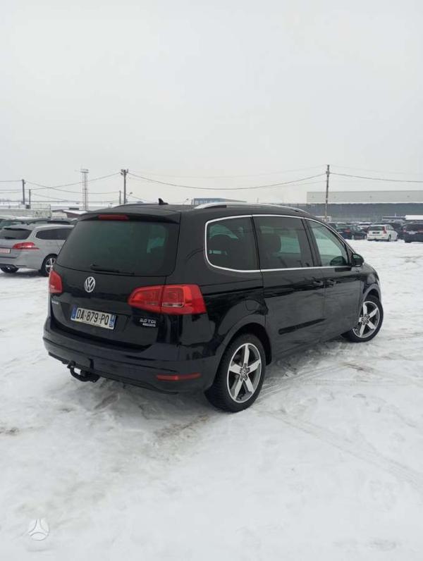 Black Volkswagen Sharan 2013 in Kaunas, with an engine capacity of 1.97 L and mileage of 146 thousand km for 9900 €, photo 7 on AUTOMOTO.COM.LV