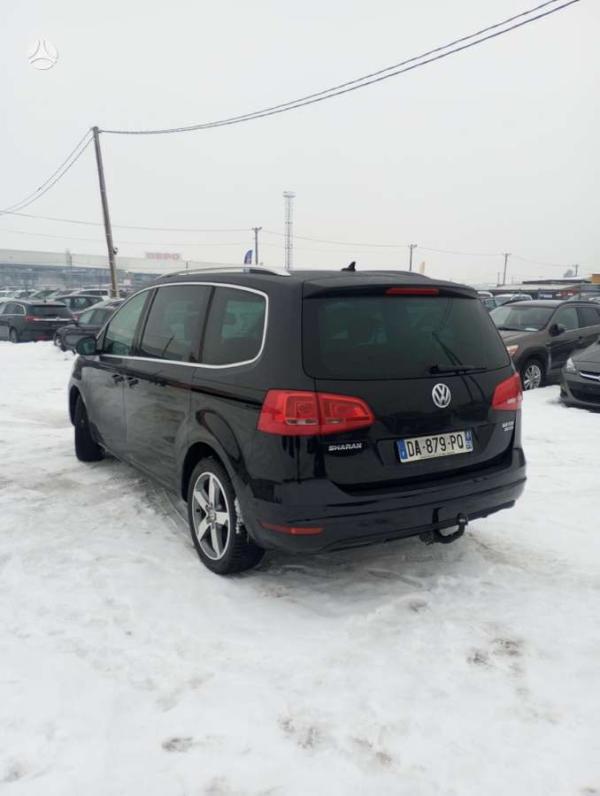 Black Volkswagen Sharan 2013 in Kaunas, with an engine capacity of 1.97 L and mileage of 146 thousand km for 9900 €, photo 8 on AUTOMOTO.COM.LV