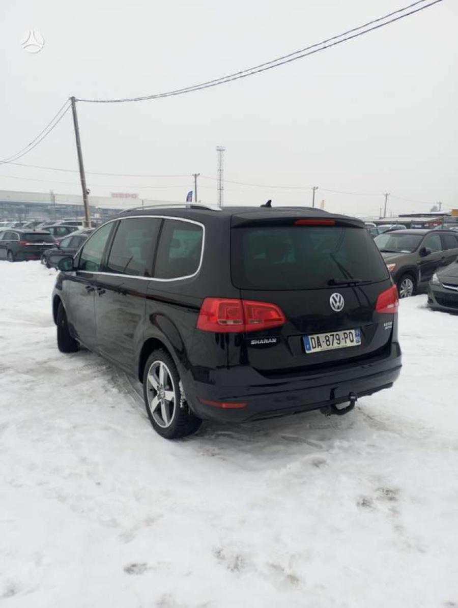 Black Volkswagen Sharan 2013 in Kaunas, with an engine capacity of 1.97 L and mileage of 146 thousand km for 9900 €, photo 8 on AUTOMOTO.COM.LV