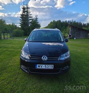 Black Volkswagen Sharan 2013 in Riga, with an engine capacity of 2.00 L and mileage of 339 thousand km for 8900 €, photo 3 on AUTOMOTO.COM.LV