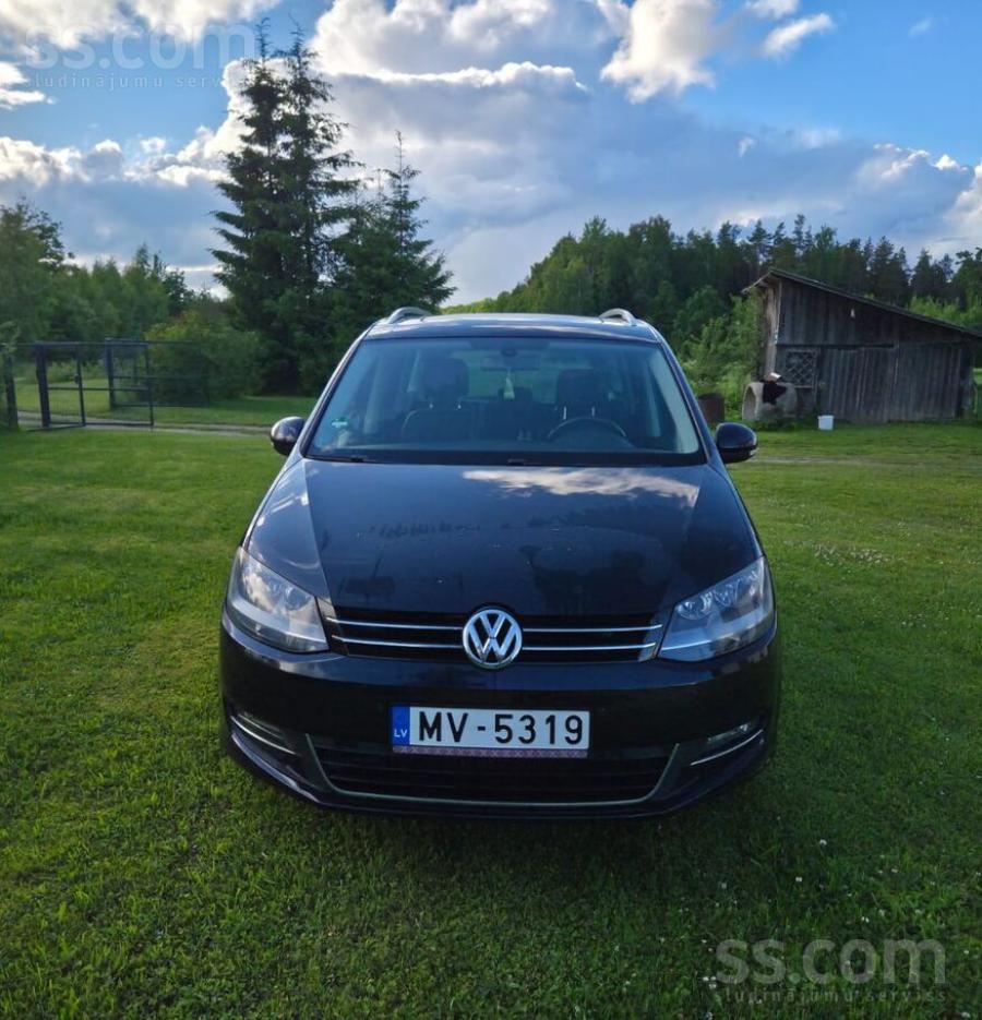 Black Volkswagen Sharan 2013 in Riga, with an engine capacity of 2.00 L and mileage of 339 thousand km for 8900 €, photo 3 on AUTOMOTO.COM.LV