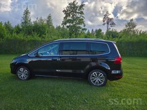 Black Volkswagen Sharan 2013 in Riga, with an engine capacity of 2.00 L and mileage of 339 thousand km for 8900 €, photo 4 on AUTOMOTO.COM.LV