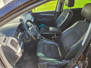 Black Volkswagen Sharan 2013 in Riga, with an engine capacity of 2.00 L and mileage of 339 thousand km for 8900 €, photo 7 on AUTOMOTO.COM.LV