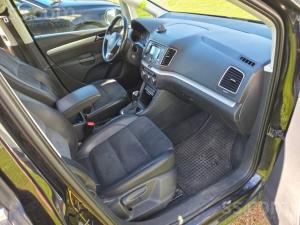 Black Volkswagen Sharan 2013 in Riga, with an engine capacity of 2.00 L and mileage of 339 thousand km for 8900 €, photo 8 on AUTOMOTO.COM.LV