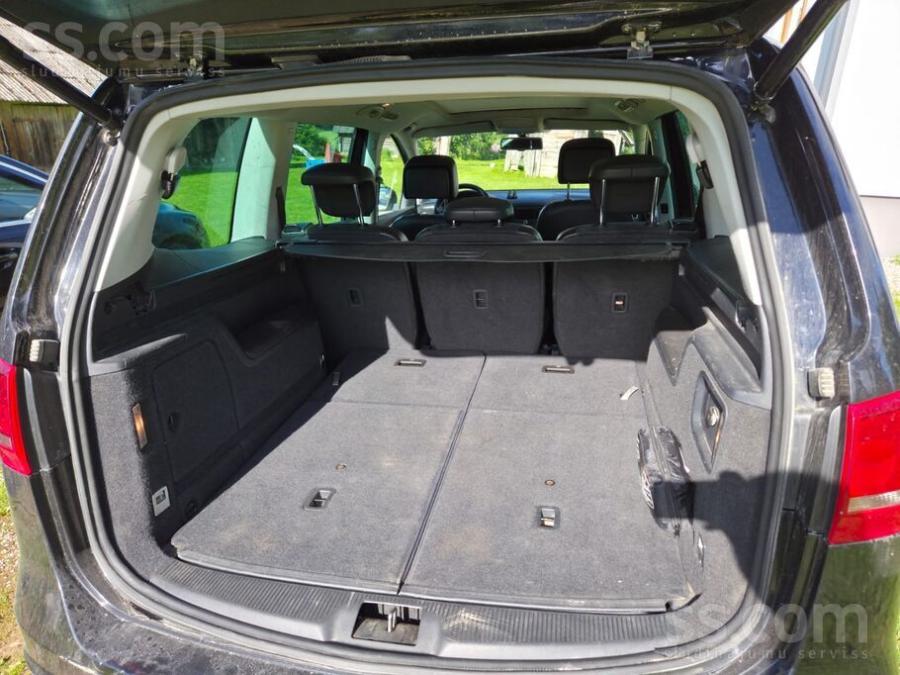 Black Volkswagen Sharan 2013 in Riga, with an engine capacity of 2.00 L and mileage of 339 thousand km for 8900 €, photo 13 on AUTOMOTO.COM.LV