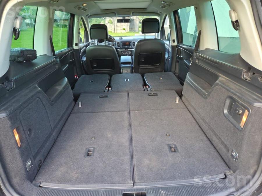 Black Volkswagen Sharan 2013 in Riga, with an engine capacity of 2.00 L and mileage of 339 thousand km for 8900 €, photo 14 on AUTOMOTO.COM.LV