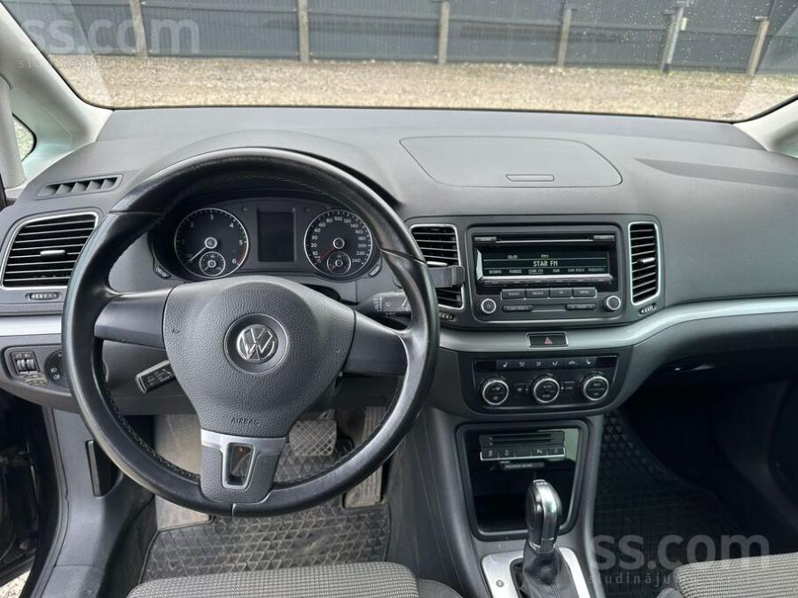 Melns Volkswagen Sharan 2013 Rīga, ar dzinēja tilpumu 2.00 L un nobraukumu 309 tūkst. km par 6500 €, foto 10 vietnē AUTOMOTO.COM.LV