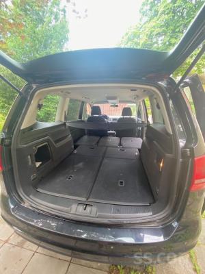 Melns Volkswagen Sharan 2013 Rīga, ar dzinēja tilpumu 2.00 L un nobraukumu 285 tūkst. km par 5600 €, foto 3 vietnē AUTOMOTO.COM.LV