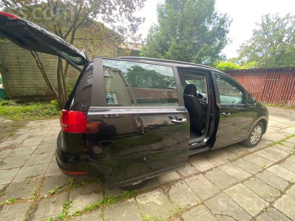 Black Volkswagen Sharan 2013 in Riga, with an engine capacity of 2.00 L and mileage of 285 thousand km for 5600 €, photo 3 on AUTOMOTO.COM.LV