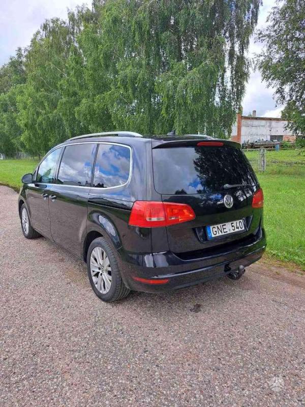 Melns Volkswagen Sharan 2013 Viļņa, ar dzinēja tilpumu 1.97 L un nobraukumu 355 tūkst. km par 6500 €, foto 2 vietnē AUTOMOTO.COM.LV