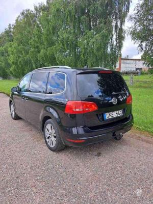 Melns Volkswagen Sharan 2013 Viļņa, ar dzinēja tilpumu 1.97 L un nobraukumu 355 tūkst. km par 6500 €, foto 3 vietnē AUTOMOTO.COM.LV