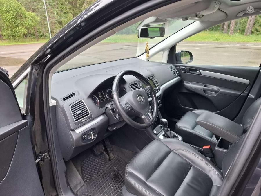 Melns Volkswagen Sharan 2013 Kauņa, ar dzinēja tilpumu 1.97 L un nobraukumu 266 tūkst. km par 12750 €, foto 12 vietnē AUTOMOTO.COM.LV