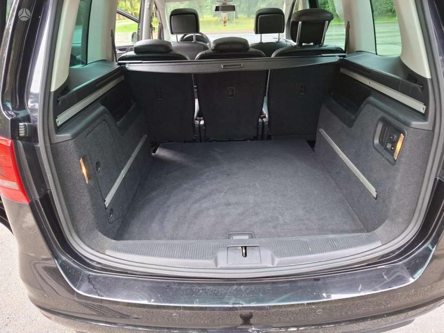 Melns Volkswagen Sharan 2013 Kauņa, ar dzinēja tilpumu 1.97 L un nobraukumu 266 tūkst. km par 12750 €, foto 13 vietnē AUTOMOTO.COM.LV