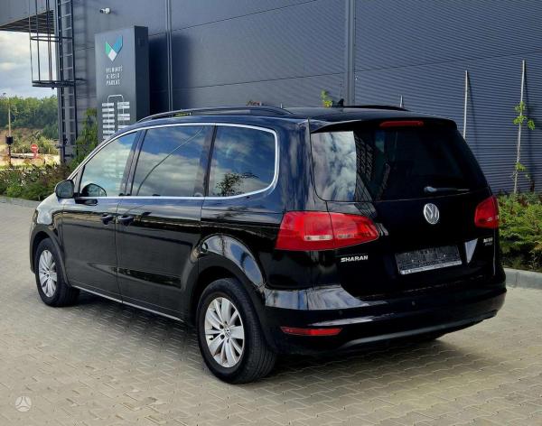 Black Volkswagen Sharan 2013 in Vilnius, with an engine capacity of 2.00 L and mileage of 262 thousand km for 8450 €, photo 9 on AUTOMOTO.COM.LV