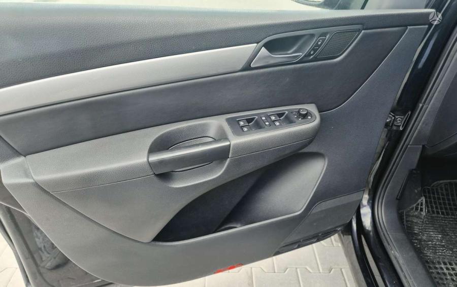 Melns Volkswagen Sharan 2013 Viļņa, ar dzinēja tilpumu 2.00 L un nobraukumu 262 tūkst. km par 8450 €, foto 20 vietnē AUTOMOTO.COM.LV