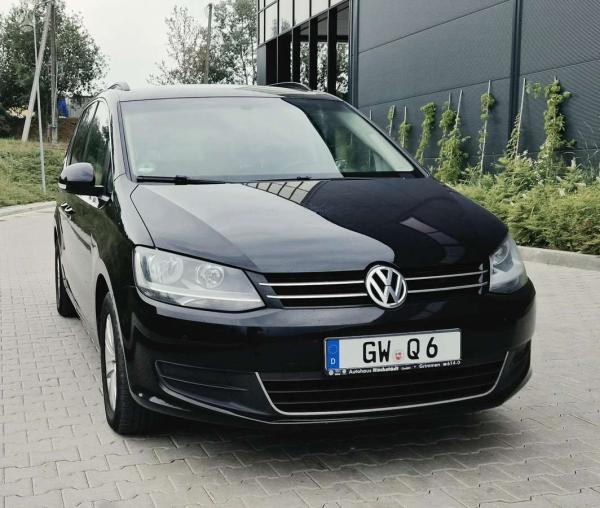 Black Volkswagen Sharan 2013 in Vilnius, with an engine capacity of 1.97 L and mileage of 268 thousand km for 8150 €, photo 3 on AUTOMOTO.COM.LV