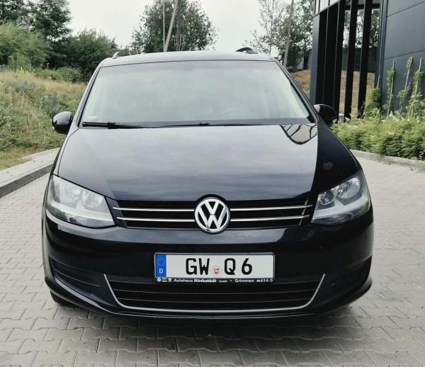 Black Volkswagen Sharan 2013 in Vilnius, with an engine capacity of 1.97 L and mileage of 268 thousand km for 8150 €, photo 4 on AUTOMOTO.COM.LV