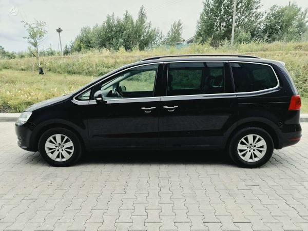 Black Volkswagen Sharan 2013 in Vilnius, with an engine capacity of 1.97 L and mileage of 268 thousand km for 8150 €, photo 8 on AUTOMOTO.COM.LV