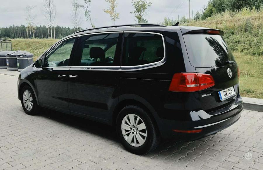 Black Volkswagen Sharan 2013 in Vilnius, with an engine capacity of 1.97 L and mileage of 268 thousand km for 8150 €, photo 10 on AUTOMOTO.COM.LV