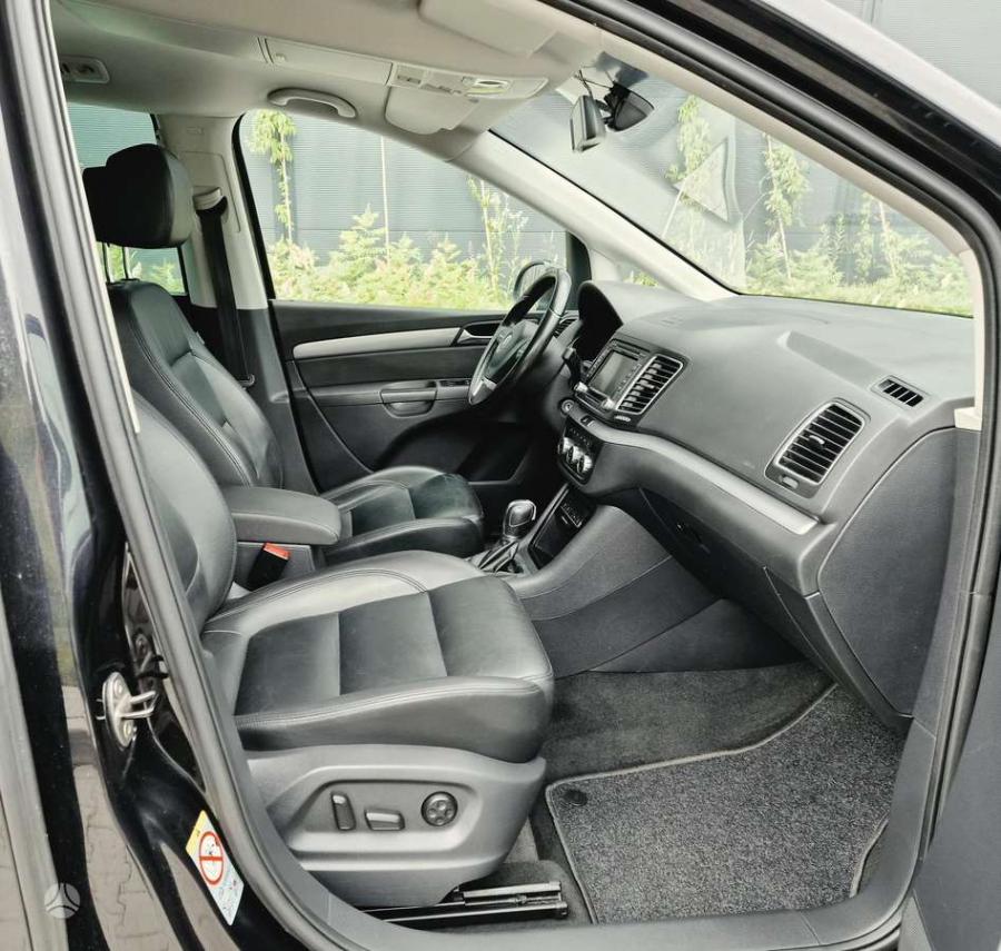 Black Volkswagen Sharan 2013 in Vilnius, with an engine capacity of 1.97 L and mileage of 268 thousand km for 8150 €, photo 14 on AUTOMOTO.COM.LV