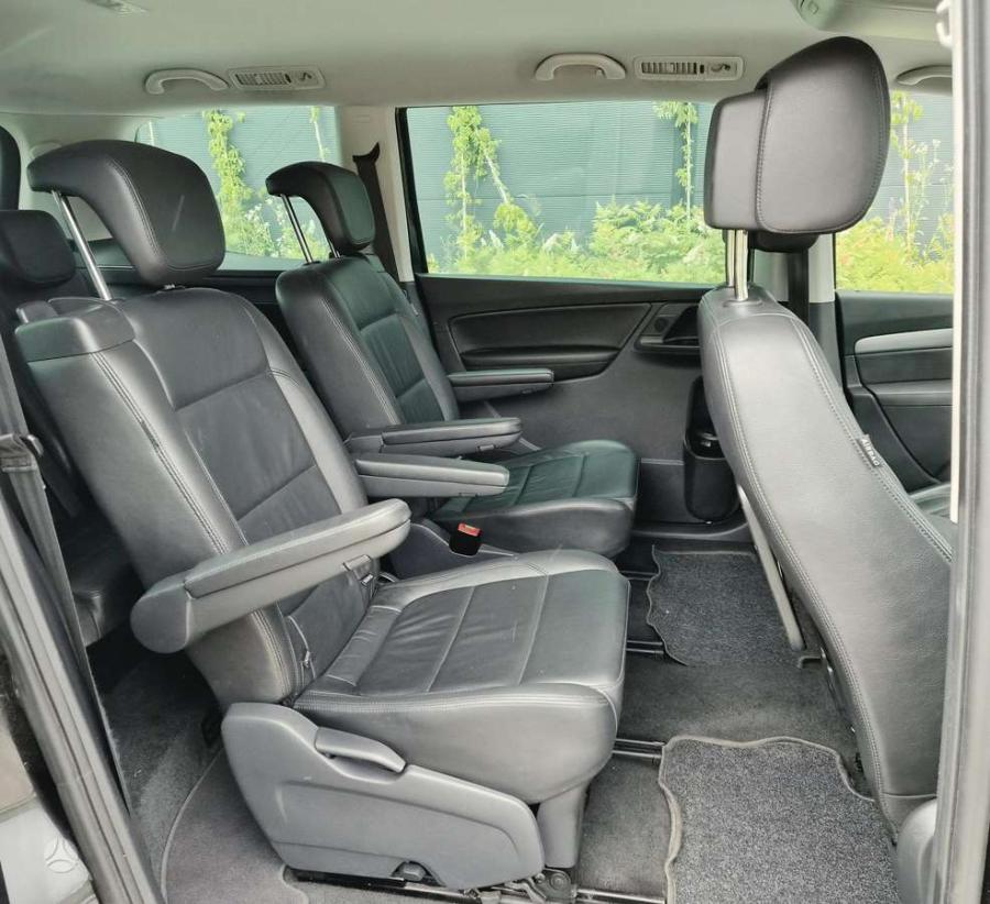 Black Volkswagen Sharan 2013 in Vilnius, with an engine capacity of 1.97 L and mileage of 268 thousand km for 8150 €, photo 15 on AUTOMOTO.COM.LV