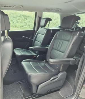 Black Volkswagen Sharan 2013 in Vilnius, with an engine capacity of 1.97 L and mileage of 268 thousand km for 8150 €, photo 17 on AUTOMOTO.COM.LV
