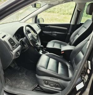 Black Volkswagen Sharan 2013 in Vilnius, with an engine capacity of 1.97 L and mileage of 268 thousand km for 8150 €, photo 19 on AUTOMOTO.COM.LV