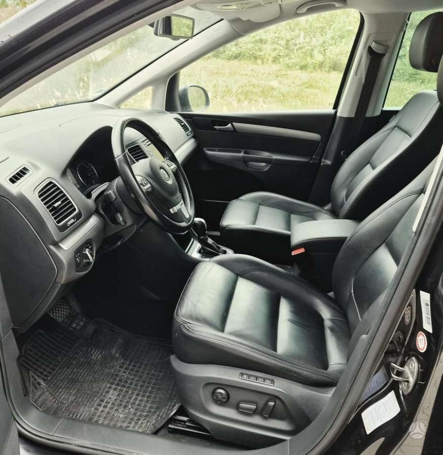 Black Volkswagen Sharan 2013 in Vilnius, with an engine capacity of 1.97 L and mileage of 268 thousand km for 8150 €, photo 19 on AUTOMOTO.COM.LV