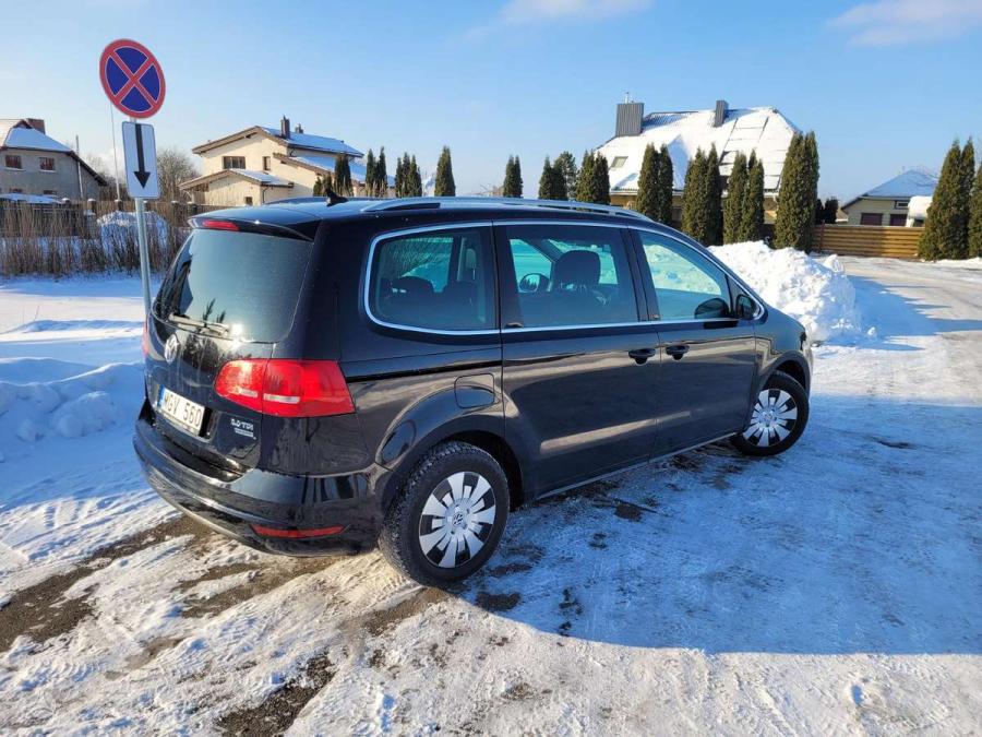Черный Фольксваген Шаран 2014 в Клайпеда, объемом двигателя 1.97 л и пробегом 360 тыс. км за 5990 €, фото 1 на AUTOMOTO.COM.LV