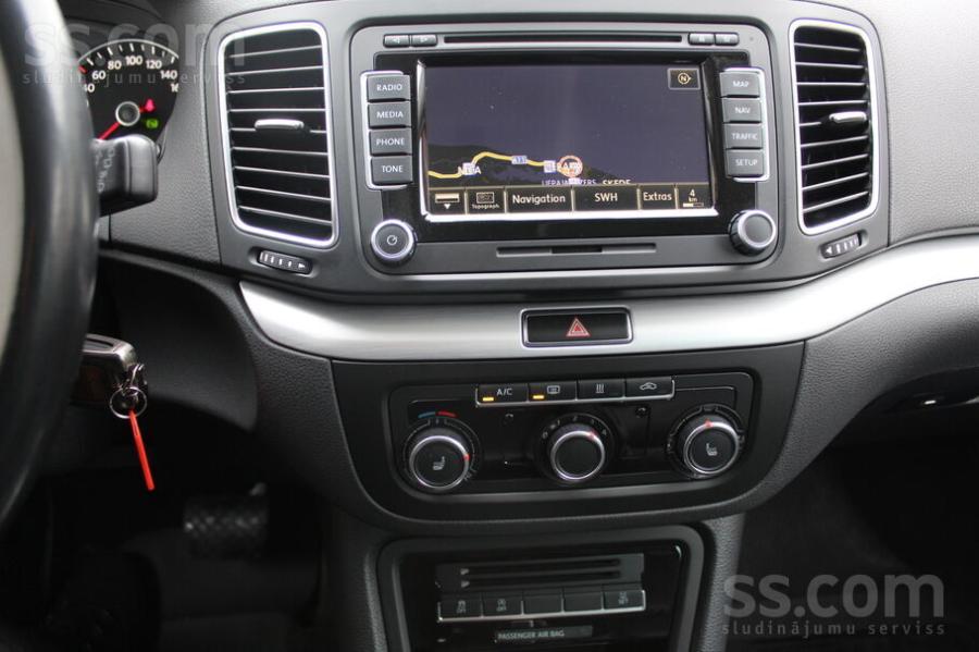 Melns Volkswagen Sharan 2014 Liepāja, ar dzinēja tilpumu 2.00 L un nobraukumu 324 tūkst. km par 7950 €, foto 13 vietnē AUTOMOTO.COM.LV