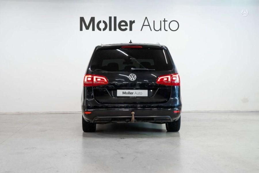 Black Volkswagen Sharan 2014 in Vilnius, with an engine capacity of 2.00 L and mileage of 255 thousand km for 11700 €, photo 7 on AUTOMOTO.COM.LV