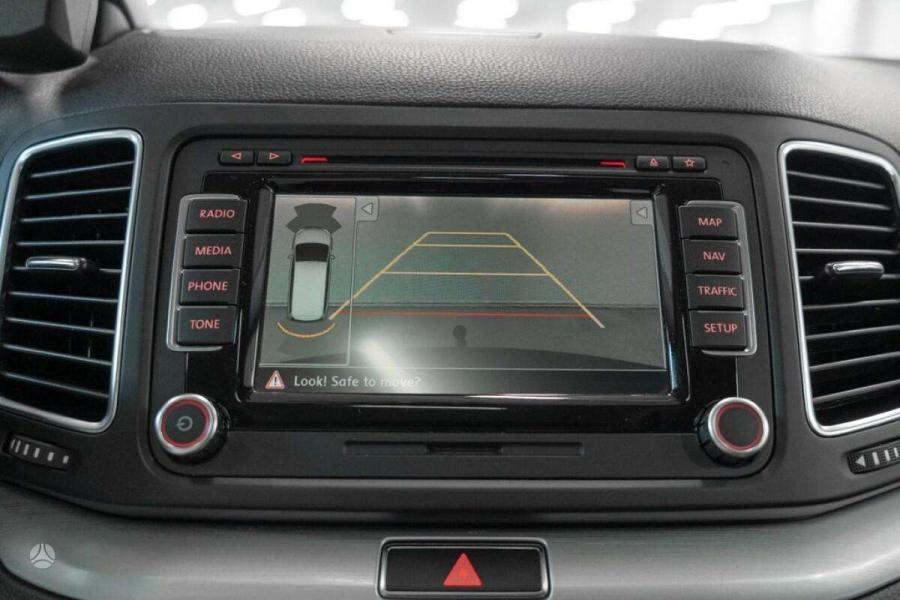 Black Volkswagen Sharan 2014 in Vilnius, with an engine capacity of 2.00 L and mileage of 255 thousand km for 11700 €, photo 12 on AUTOMOTO.COM.LV