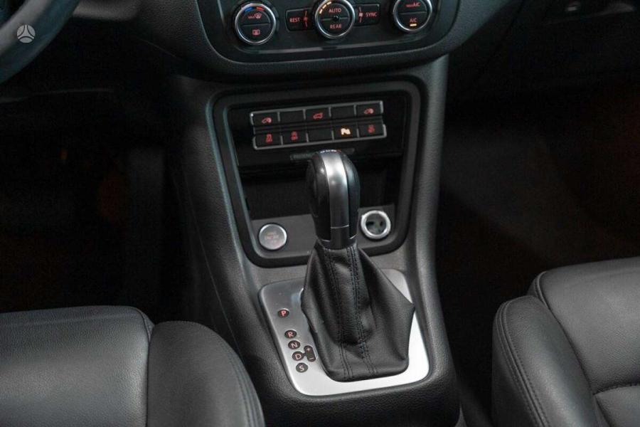 Black Volkswagen Sharan 2014 in Vilnius, with an engine capacity of 2.00 L and mileage of 255 thousand km for 11700 €, photo 16 on AUTOMOTO.COM.LV