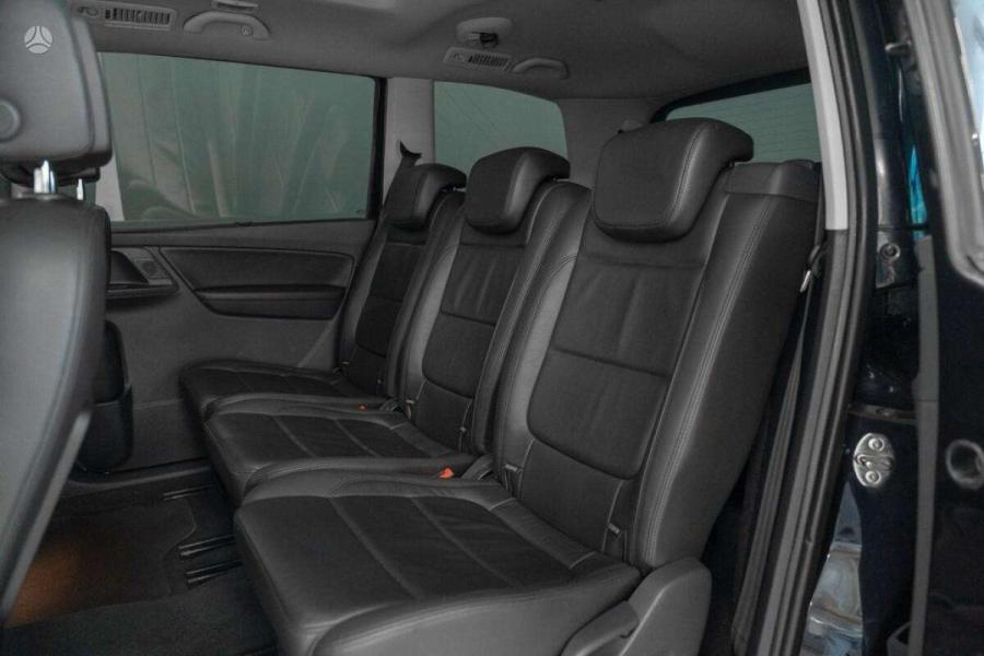 Black Volkswagen Sharan 2014 in Vilnius, with an engine capacity of 2.00 L and mileage of 255 thousand km for 11700 €, photo 17 on AUTOMOTO.COM.LV